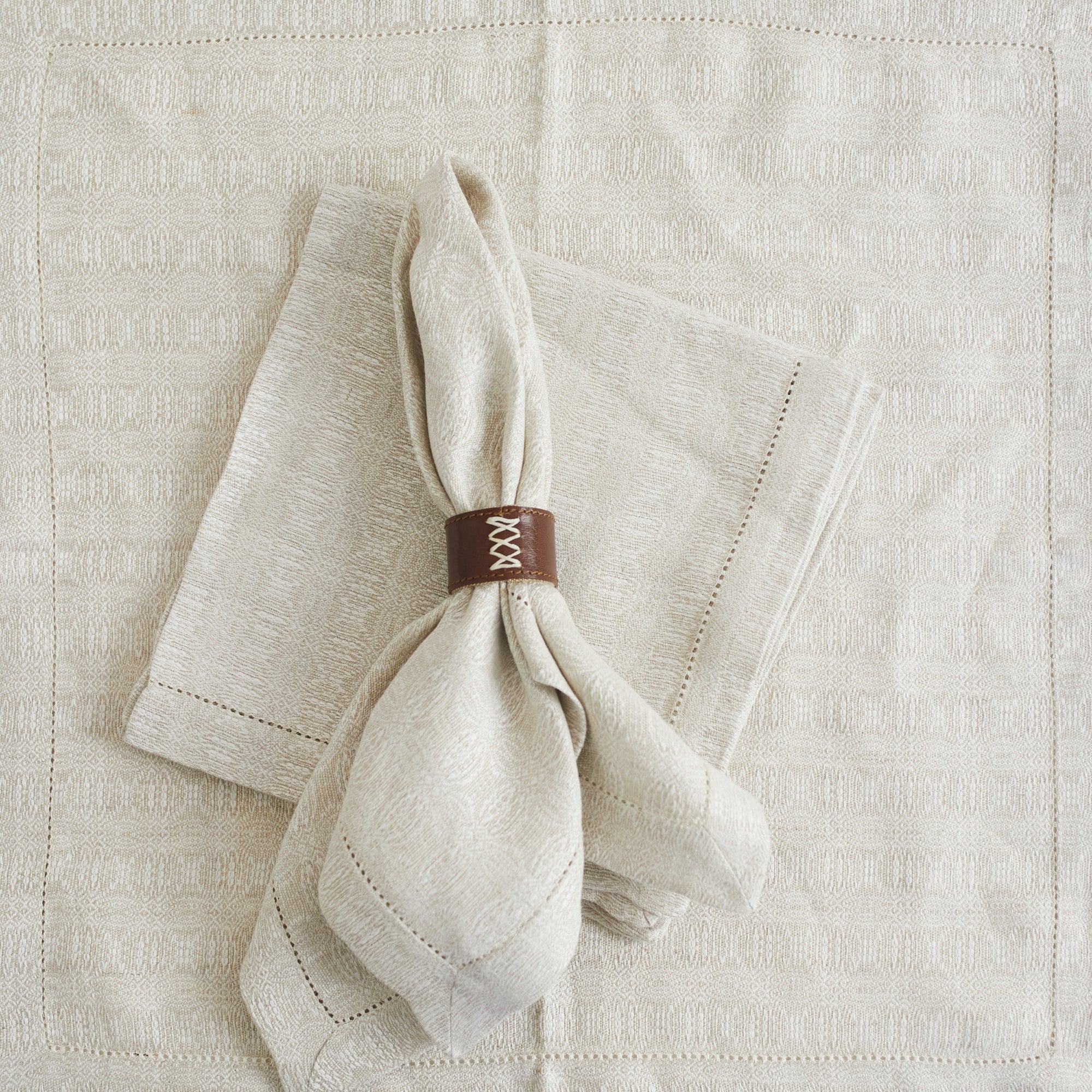 Stella Tribeca | Table | Cloverleaf Tablecloth